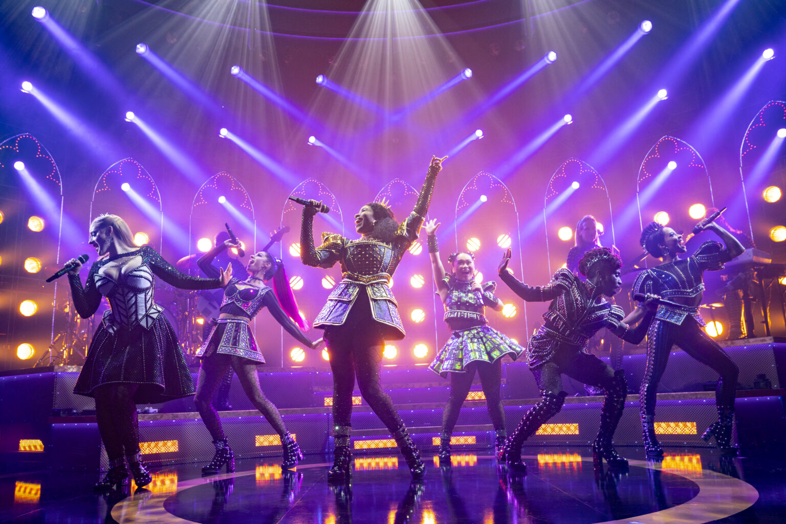 First Look: Welcome to the Show! New Photos of Broadway's SIX Queens ...