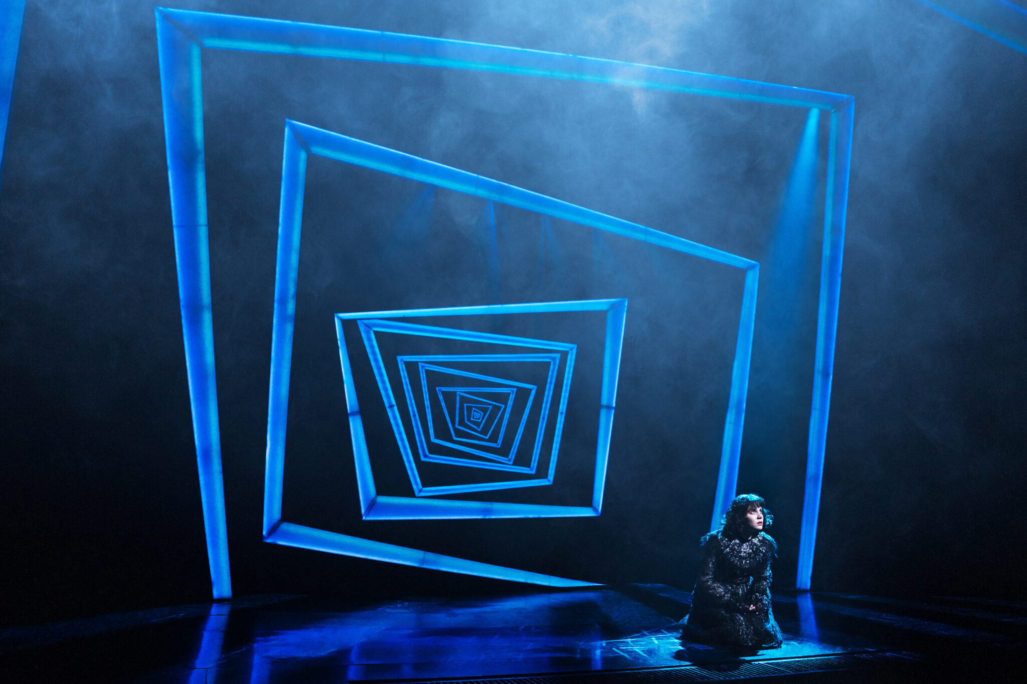First Look: New Photos of Alex Brightman & Broadway Cast of Beetlejuice ...